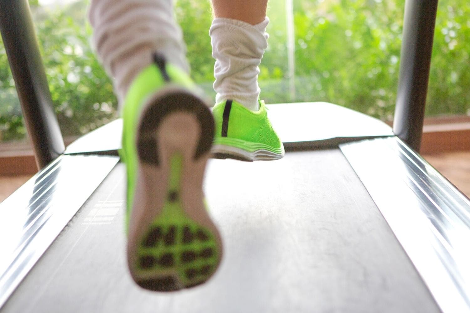 How to Run on a Treadmill: The Ultimate Guide (2022)